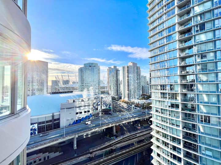 Unique 180 City View Condo 1 Bedroom+ 1 Bathroom - Vancouver