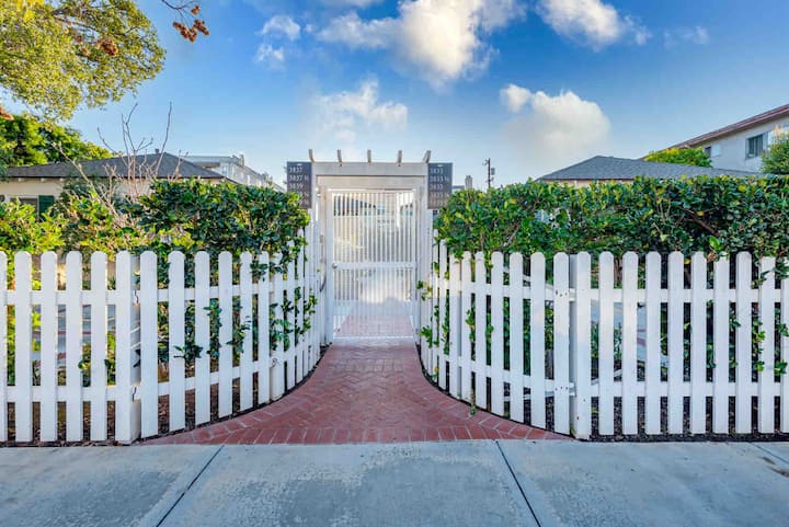 Charming Culver City Location - Culver City