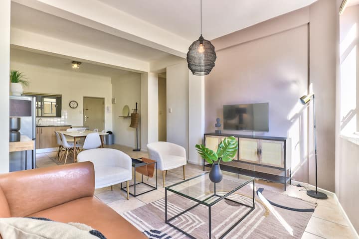 Large Spacious 1 Bedroom With Study Area For Work - Cape Town