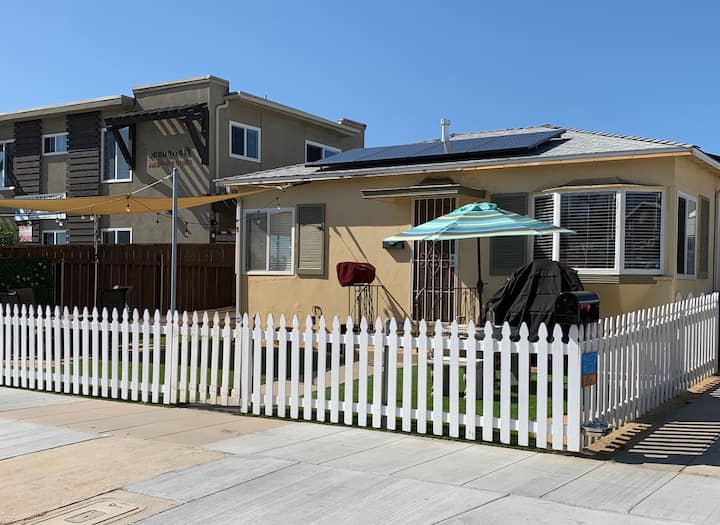 One Bedroom Classic Beach House 1/2 Block To Beach - San Diego, CA