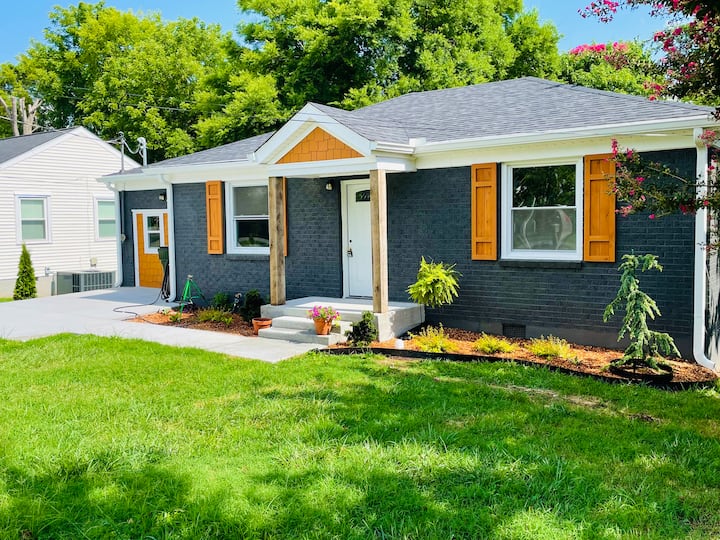 Modern Home North Of Nashville - Sleeps 7 - Gallatin, TN