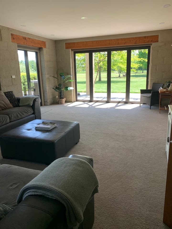 5 Bedroom Mediterranean Home With Pool & Spa! - Christchurch