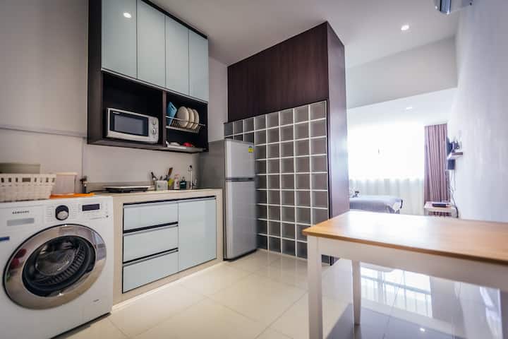 Superior Studio Room In House(8) With Services - Singapore