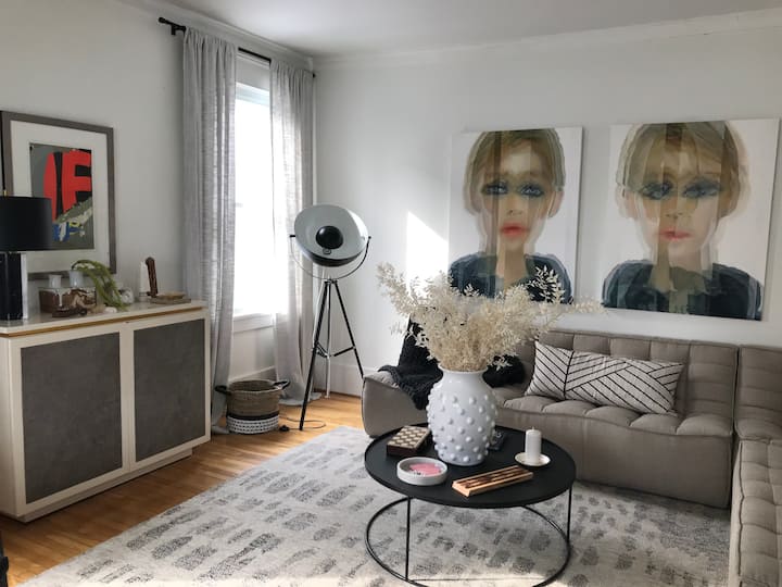 Designer Getaway In The Heart Of Bloomfield, Pec - Prince Edward