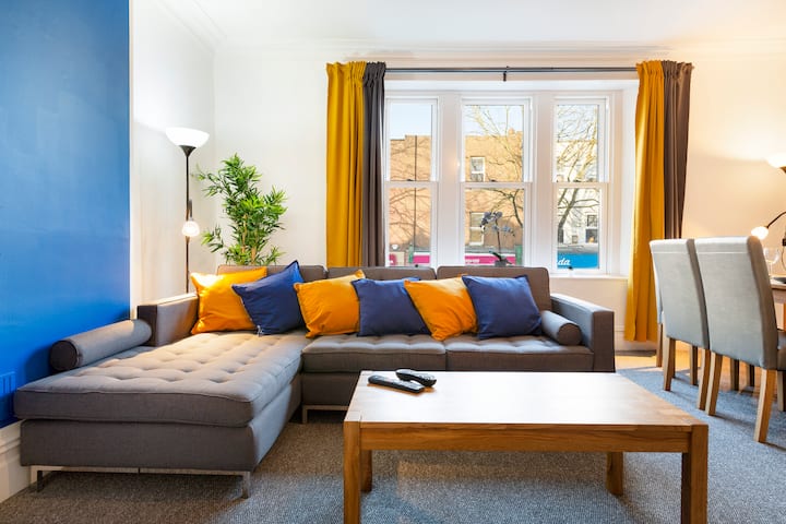 Large Cosy Home🏡 + Parking 🚙+ Great Location 👍 - Bristol