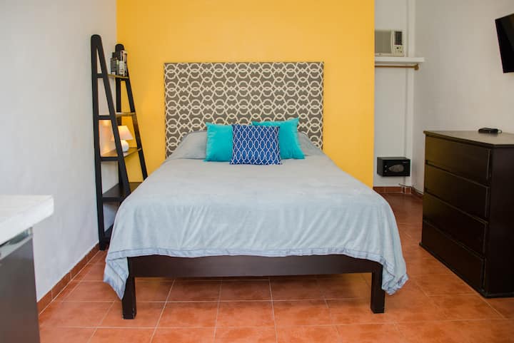 Funky Studio Close To Coco Beach - Sleeps 2 - Playa del Carmen