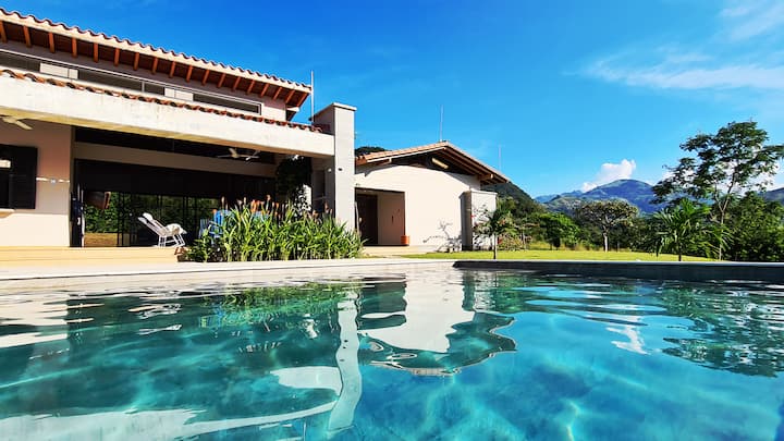 Casa De Campo Cerca A Bolombolo En Unidad Cerrada - Salgar