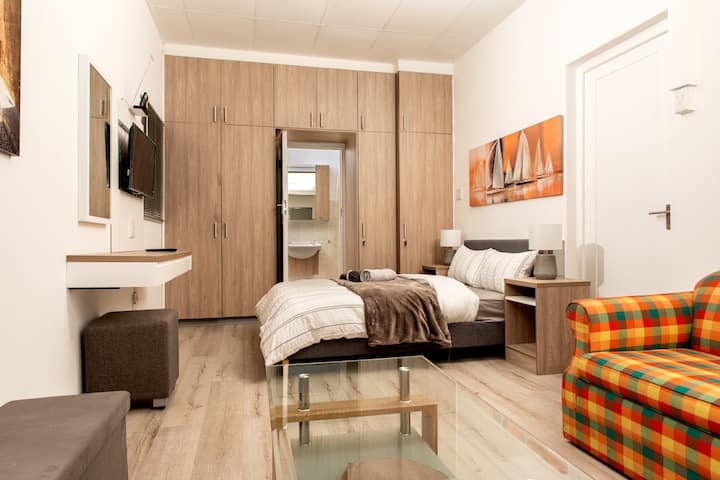 Rondebosch Vacation Rentals & Homes - Rondebosch, Cape Town, South ...