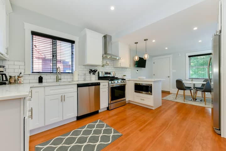 Spacious And Newly Renovated Minutes From Boston - Revere, MA
