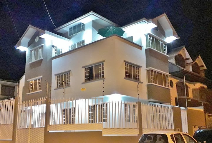 "Charming And Comfortable Ground Floor Apartment" - Cuenca