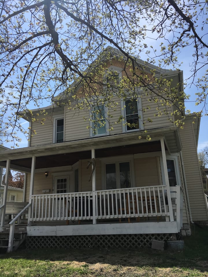 Best Location, Colorful, Spacious Duplex - Decorah, IA