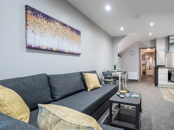 Lovely 1br Apt In No. 1 Location W/ Top Amenities - Belfast