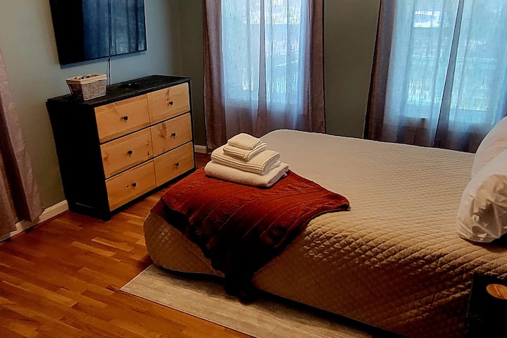 Private Bedroom In Historic District Home #2 - Billings, MT