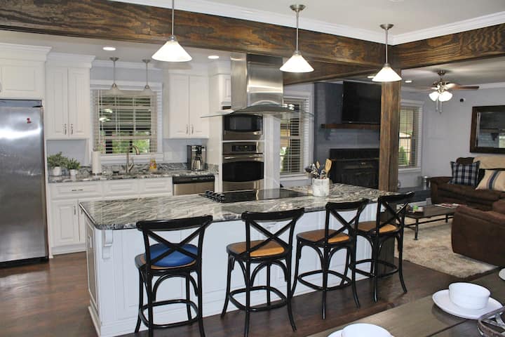 Nice 4br, 3ba, 6 Bed Sleep 10 W/ Sunroom & Yard - Murfreesboro, TN