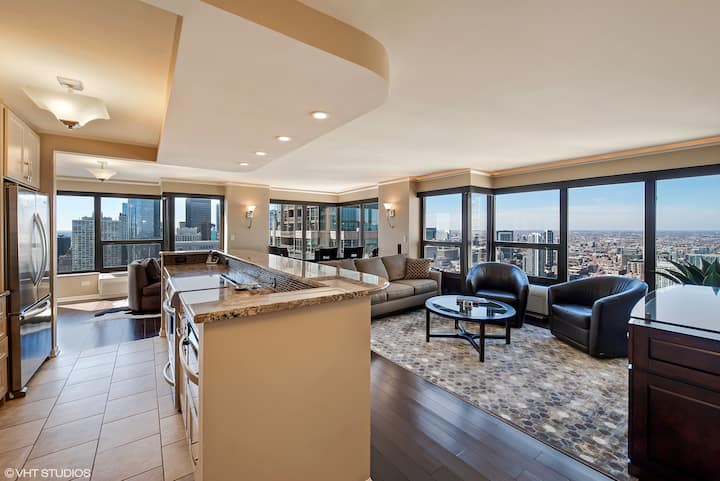 Location! Lux 2b/2b Condo Amazing Views/amenities - Chicago