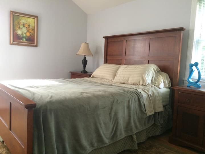 2 Bdr Private Penthouse In The Heart Of Westover - Annandale, VA