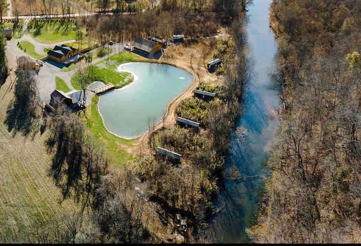 Jones Farm Cabins And Venue - Springfield, TN