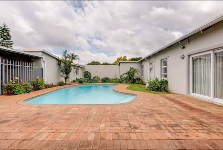 East Prestige Lodge.  (Group Bookings). - Johannesburg