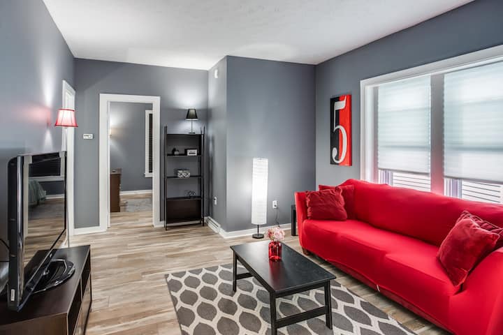 Artists' Humble 1br Apt, On Upper Monroe/ No Fees - Rochester, NY