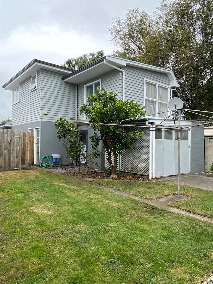 1-bedroom Home W Garage, Yard, Off Street Parking - 네이피어