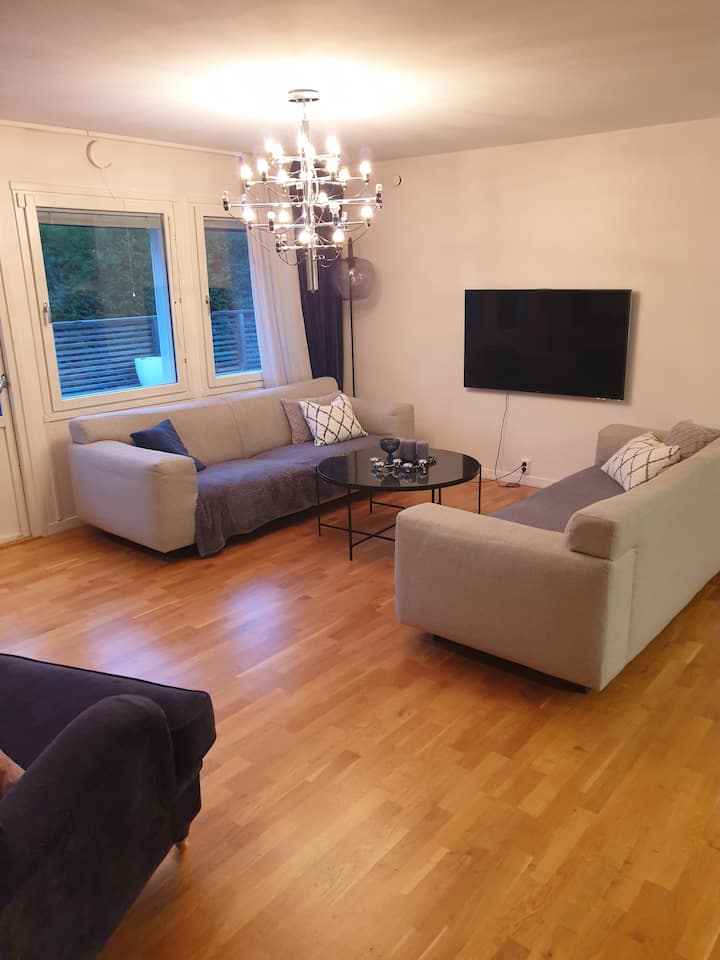 Villa Med Uppvärmd Pool Och Bastu Nära City - Stockholm