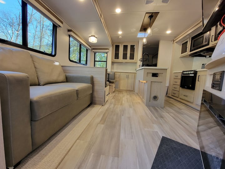 Cozy Glamping Stay Near Revelstoke - 雷夫爾斯托克
