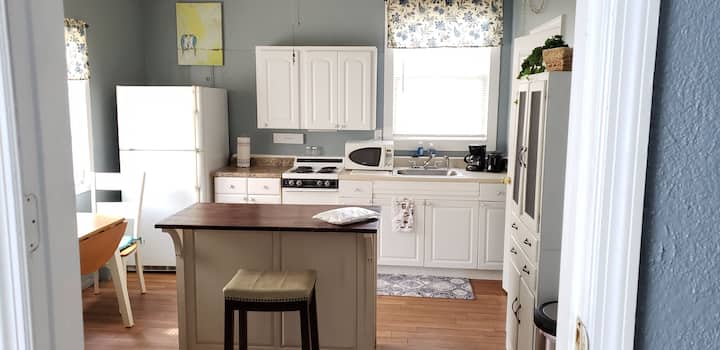 Charming & Cozy Studio Guest Suite - Clearwater, FL