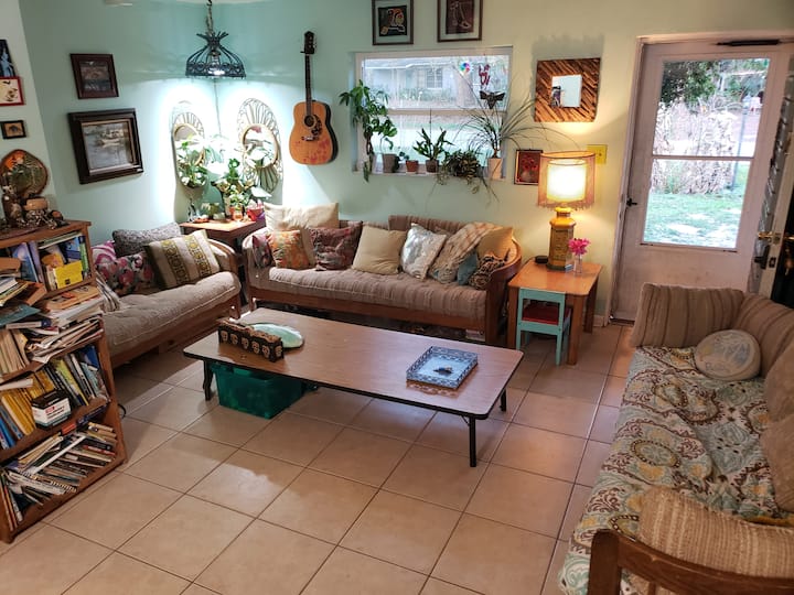 (A)vegetarian-friendly Family Home - Gainesville, FL