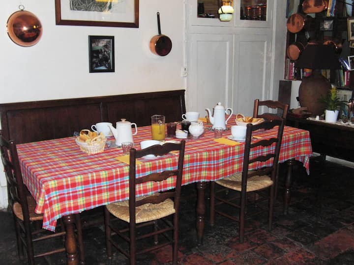 La Chambre Verte Dans Le Château En Normandie - Yvetot