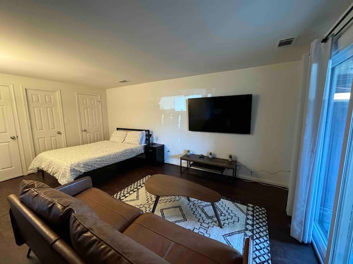 Entire Basement Apartment, Private Entrance - Alexandria, VA