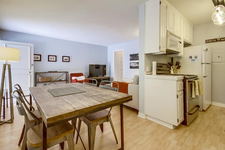 New & Cozy 1 Bedroom Beach Condo - Santa Monica, CA