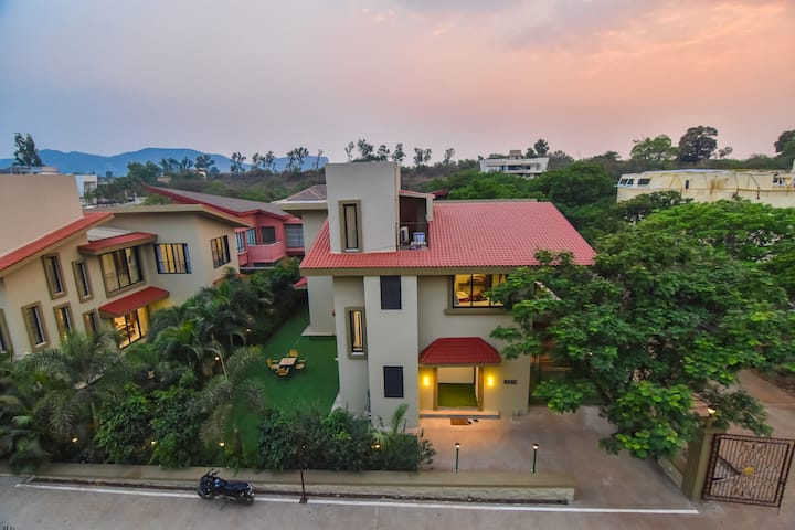 Tiara Tulip - 5bhk Pure Veg With Jacuzzi - Khopoli