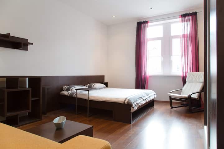 Romantic Flat In Historical Central Building - Bratislava
