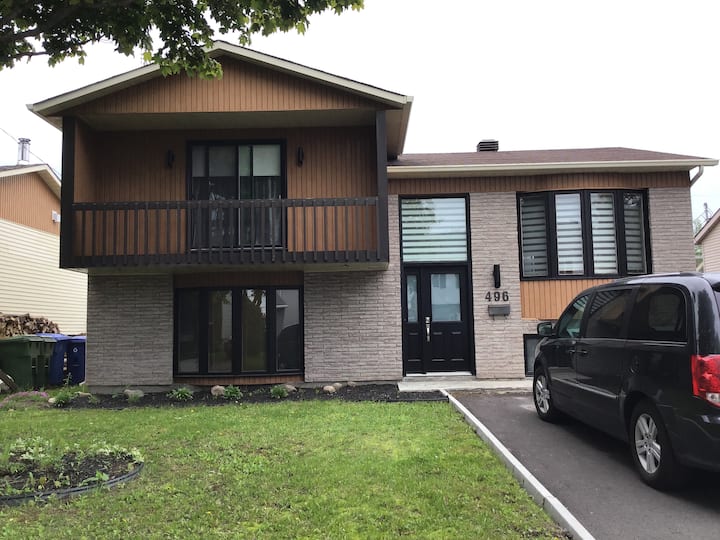 Nice House,3 Bed. 2 Washr. Electric Car Charge, - Mirabel