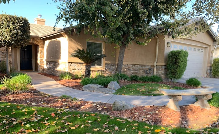 Beautiful Sevenoaks Home Great For Mid Terms Stays - Bakersfield, CA