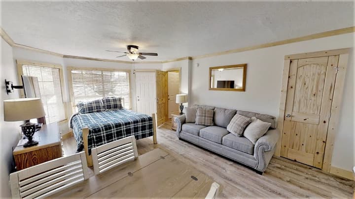 Riverbend Studio 3 - In Town - On The River - - Red River, NM