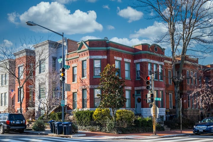 Cap Hill Corner-clean, Cozy, Private, Parking - Washington, DC