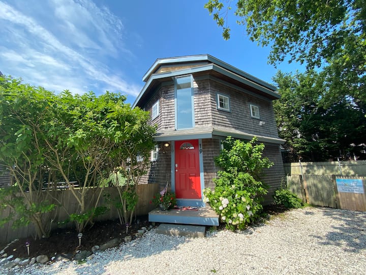 Breezy Newport Beach House - Newport, RI