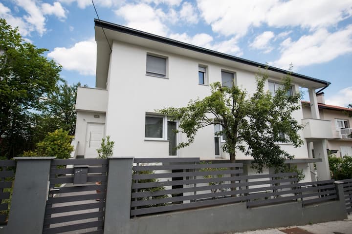 Apartment / Free Private Parking. - Zagreb