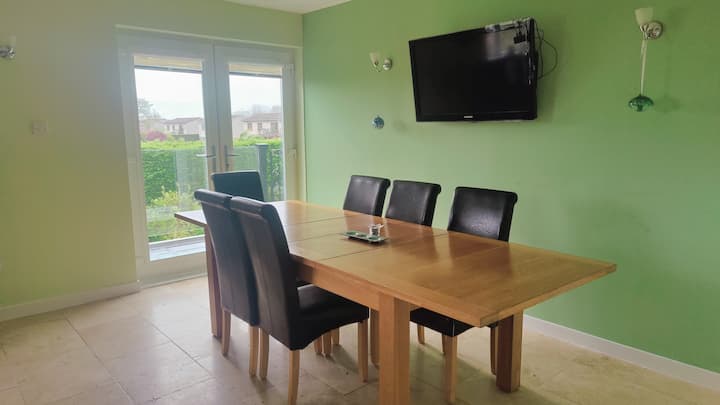Tranquil En Suite Garden View Bedroom -Dunfermline - Queensferry
