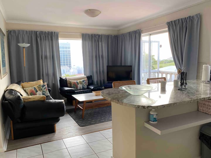 Underafricanskys, 500m From The Beach - Gqeberha