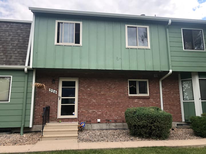 Townhome W/ Private Garden Near Denver - Lakewood, CO