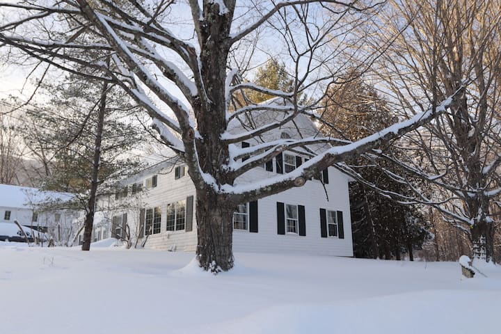1800’s Farmhouse In Historic Manchester Village - Manchester, VT