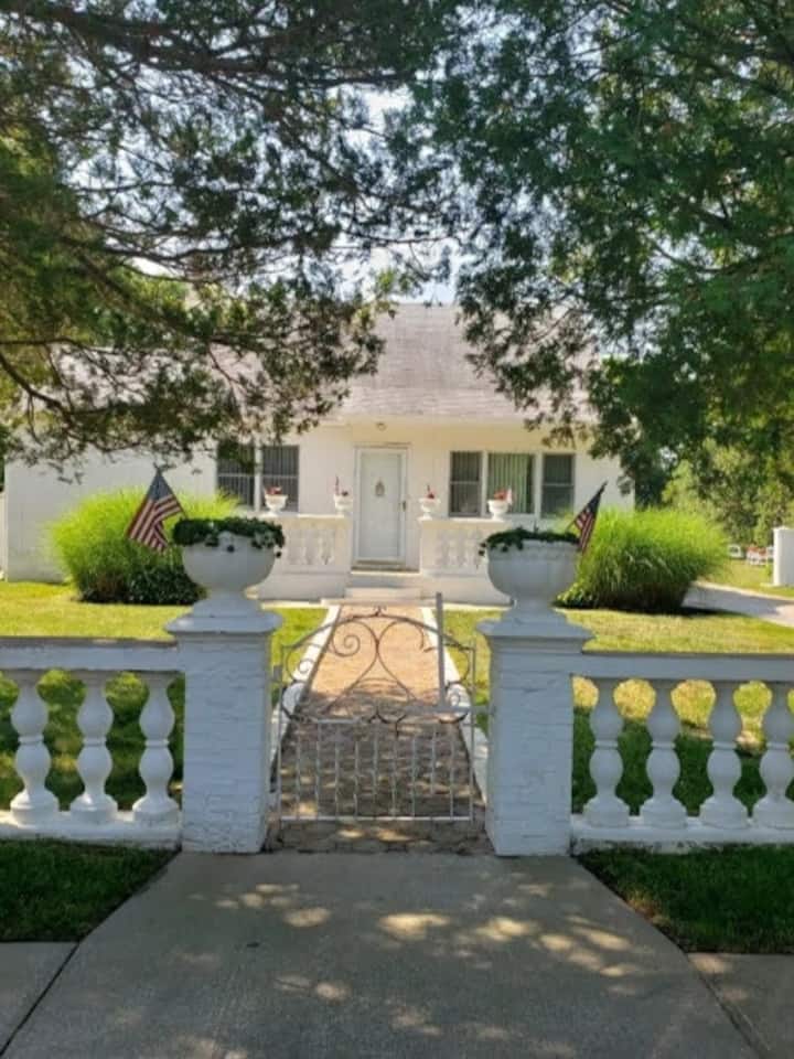 House Of Peace. - Holiday Beach, Center Moriches