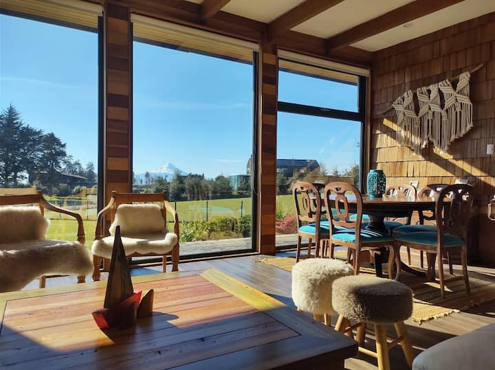 Luminosa Y Cómoda Casa Rodeada De Jardines Y Juegos Para La Familia, Con Vista Al Lago Y Volcanes. - Puerto Varas