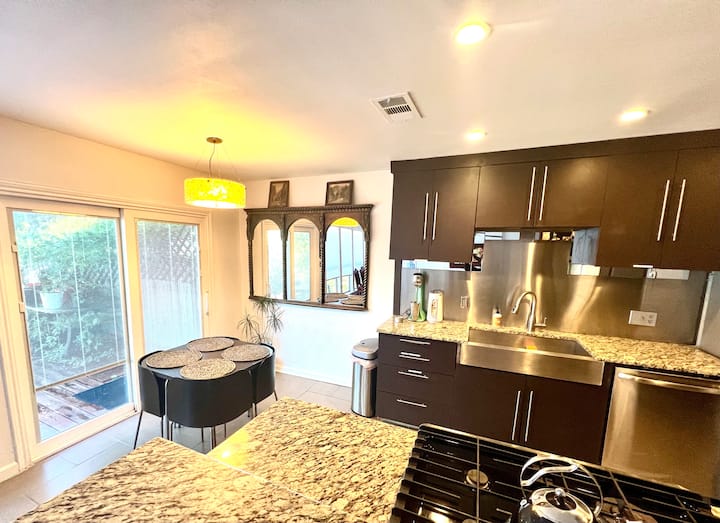 Ideal Extended Stay Central, Simple Stress-free - West Lake Hills, TX