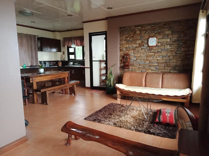 Cozy & Classy 2br Penthouse Unit W/ Gorgeous Views - Baguio