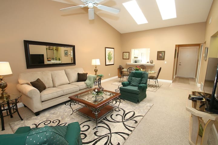 Quiet 2 Bedroom Hideaway - Winter Park, FL
