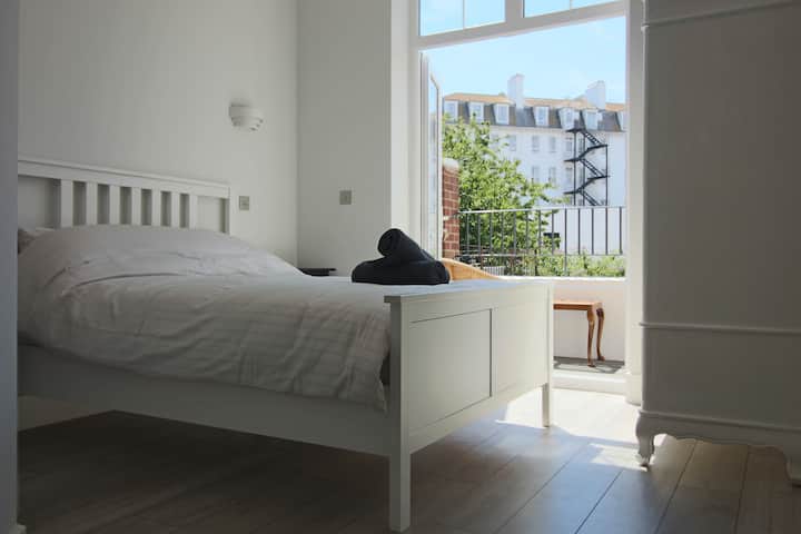 Modern Seaside Getaway In Southsea - Walk To Beach - Portsmouth