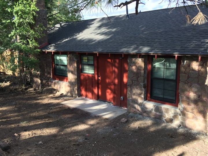 Beaver Street Stone Lodge W/ac, Fenced Yard, Wi-fi - Flagstaff, AZ